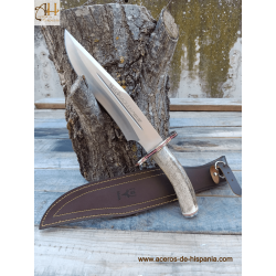 Muela Magnum deer antler hunting knives